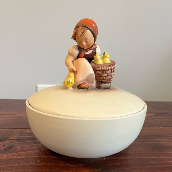 Goebel | Accents | Vintage Mcm Goebel Mi Hummel Chick Girl Box Candy ...